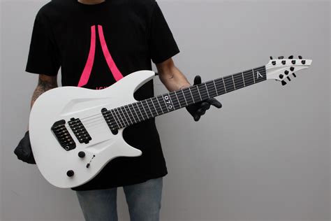 070sr White Aristides Guitars