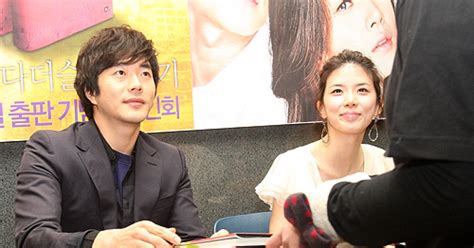 [포토엔]권상우 이보영 즐거운 슬픔보다~ 사인회