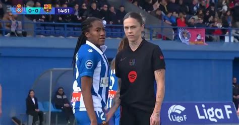 El Barcelona Publicó Polémica Imagen De Mapi León Señalada De Realizar Tocamientos Indebidos A