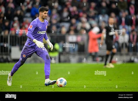 Goalkeeper Nikola Vasilj St Pauli Munich November 29 2025 Soccer