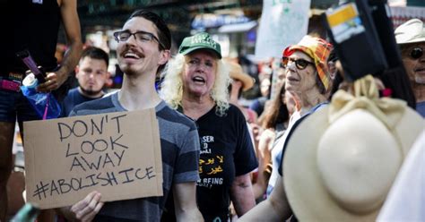 미 불법 이민자 단속 막아선 지방 정부·시민들