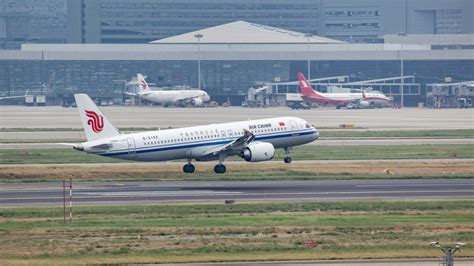 国产大飞机航线上新 国航首架c919今日开启商业首航 时讯 看看新闻网