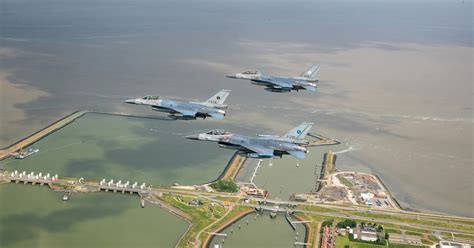 ДАНИ ИВАНОВ Практически е решено да се дадат изтребители F 16 на Украйна