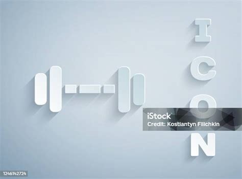 회색 배경에 격리 된 종이 컷 아령 아이콘 근육 리프팅 아이콘 피트니스 바벨 체육관 스포츠 장비 운동 범벨 종이 아트