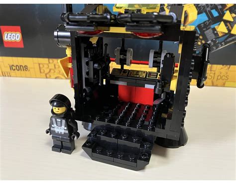 Lego Moc Blacktron Spaceship C By Corydoras Rebrickable Build With Lego