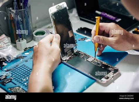 Removing Sim Hi Res Stock Photography And Images Alamy