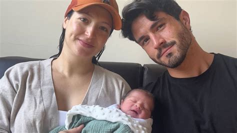 Chris Pascal Enamoró A Sus Fans Con Un Tierno Abrazo A Su Hijo Lorenzo