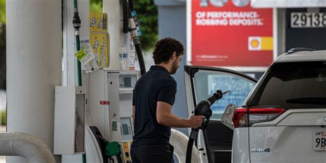Gas Prices Give Drivers A Reprieve Heading Into Memorial Day Weekend Wsj