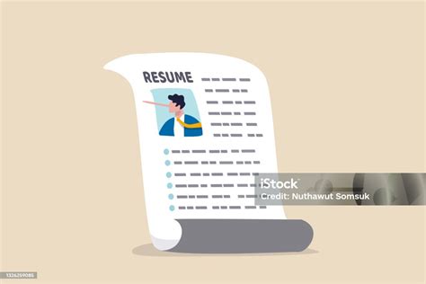 이력서 이력서에 누워 고용 부정직 또는 작업 경험과 경력 역사에 무결성 문제 가짜 교육 학위 개념 거짓말쟁이 피노키오 긴 코 사업가의 사진과 함께 종이를 다시 시작합니다