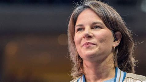 Anne Will Annalena Baerbock äußert Sich Zu Panzerlieferungen