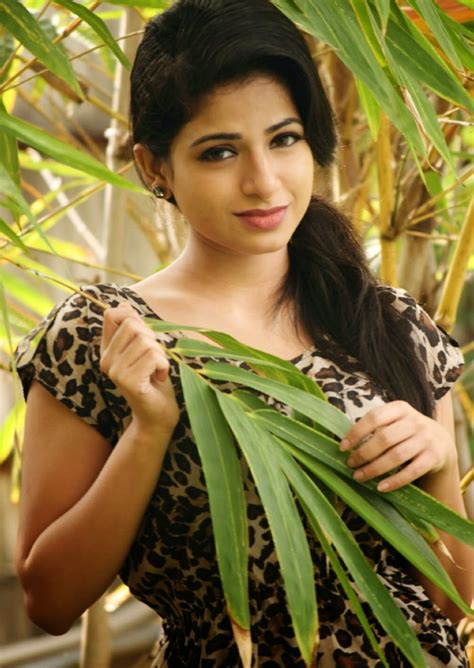 South New Hot Aishwarya Menon Sey Thigh Show Photoshoot Stills Hot Spicy Gallery