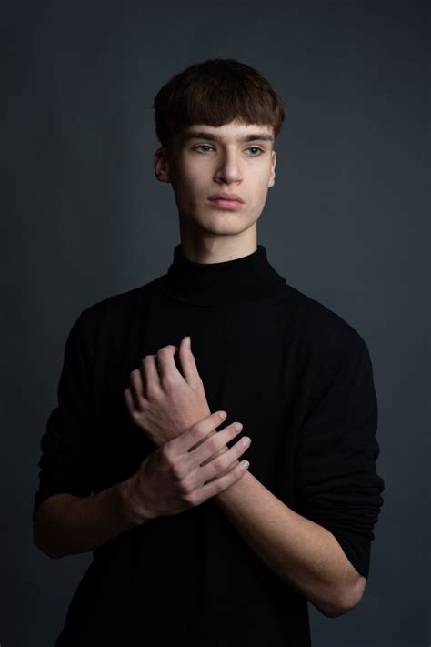 Model Sedcard von Timofei O männliches New Face Fotomodel Deutschland