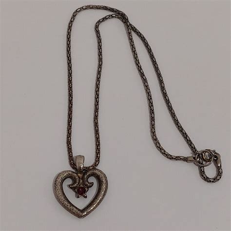 خرید و قیمت گردنبند بدل مجلسی زنجیر با پلاک آویز طرح قلب نگین دار آویز