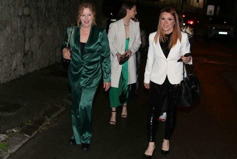 Сваќата ја фрли Цеца во сенка Ослабела сменила фризура и направила естетски корекции Реален