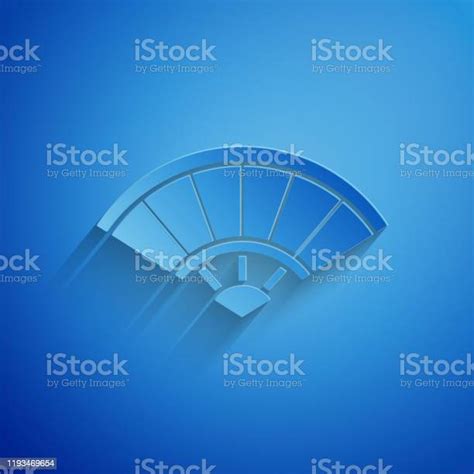 종이 잘라 전통적인 종이 중국어 또는 일본어 접이식 팬 아이콘 파란색 배경에 격리 종이 아트 스타일입니다 벡터 일러스트레이션 0명에 대한 스톡 벡터 아트 및 기타 이미지