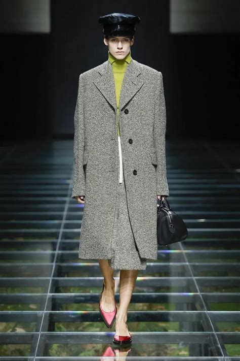 穿prada看秀的 玲子”马伊琍，有点别致在身上！