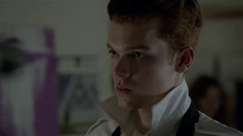 Auscaps Noel Fisher Shirtless In Shameless I M The Liver