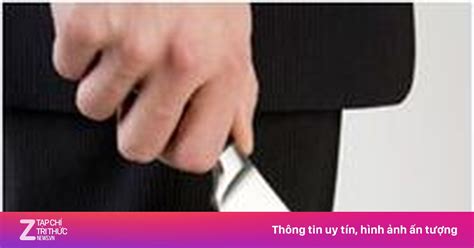 Cản người khác đâm cha con trai bị đâm thủng tim Pháp luật ZNEWS VN