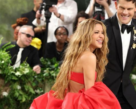 Shakira Debuta En La Met Gala 2024 Con Un Vestido De Carolina Herrera