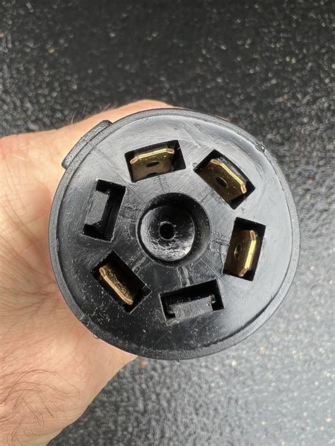 Trailer Hitch Plug Adapter Rivian Forum R1t R1s R2 R3 News Specs