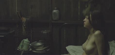 Mia Goth Nue Dans The Survivalist