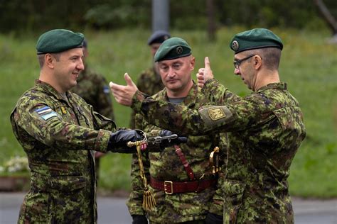 Staabi Ja Sidepataljon Sai Uue ülema Ametisse Astus Veiko Raaper Delfi