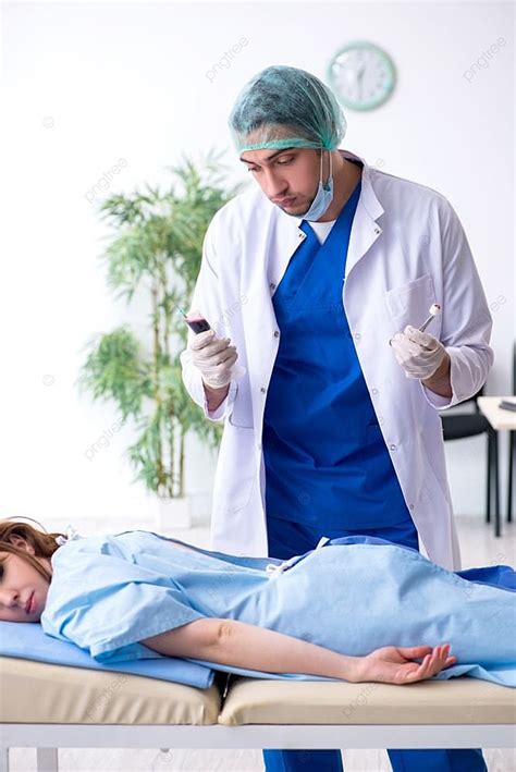 병원에서 주사를 맞는 여성 환자 병원에서 주사를 맞는 여성 환자 벡터 배경 및 무료 다운로드를위한 그림 Pngtree