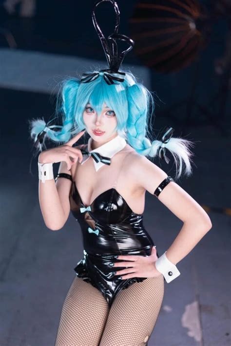 Loạt ảnh Cosplay Miku Xinh Như Bước Ra Từ Truyện Tranh