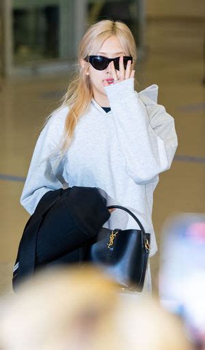 [사진]블랙핑크 로제 팬들에게 다정한 인사 Osen