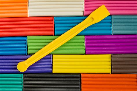 레인 보우 모델링 클레이의 색상입니다 다 색된 플라스 티 신 바 배경 노란색 플라스틱 막대기로 개체 그룹에 대한 스톡 사진 및 기타 이미지 Istock