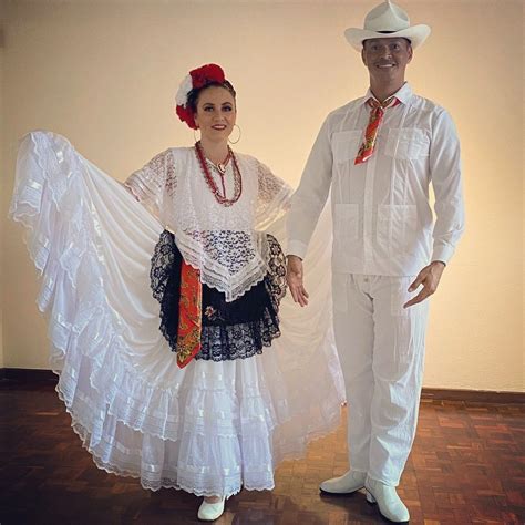 Vestido Tradicional De Vaquera