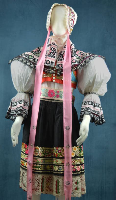Traditional Costumes (kroje) – Collections – National Czech & Slovak ...