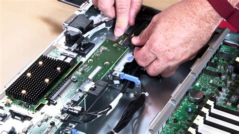 Lenovo Thinksystem Sr950 Removing A Lower Storage Interposer Youtube