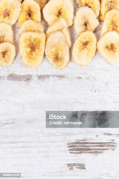 Keripik Pisang Kering Buatan Sendiri Untuk Camilan Atau Makanan Penutup Salin Ruang Untuk Teks