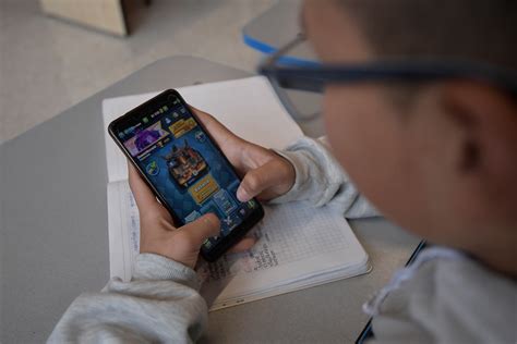 Bienvenida La Prohibición Del Uso De Celulares En Los Colegios Pero