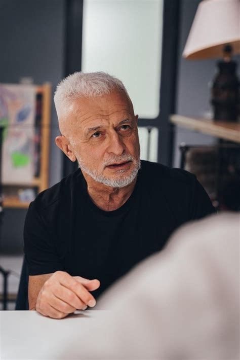 Michael Bernescu Un Nomad în Business Care A Scris Povești Pe Două Tărâmuri Omul Din Spatele