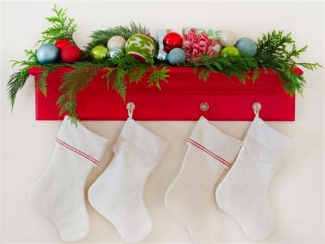 16 Christmas Entryway Decorating Ideas From Hgtv Magazine Coastal