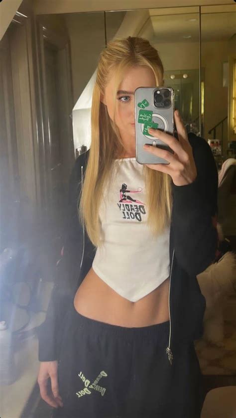 Mirror Selfie Showing Belly Rkathrynnewtonfanpage