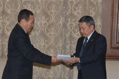 Хууль зүйн сайд Х Тэмүүжин хуулийн төсөл өргөн барилаа