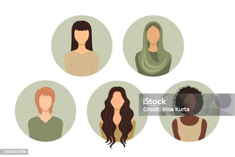 세트 여자 아바타 라운드 아이콘 세트 소셜 네트워크에 대한 다른 국가와 피부색의 얼굴없는 여성 다문화 다양성 여성의 얼굴 다양한 종족 흰색 배경에 고립된 평면 스타일의