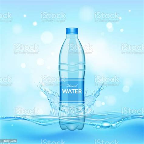 파란색 배경에 스플래쉬가있는 순수한 미네랄 워터의 투명한 플라스틱 병 병에 대한 스톡 벡터 아트 및 기타 이미지 병 정수 물이 튀는 Istock