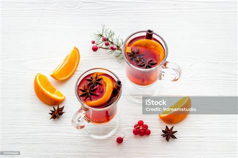 크리스마스 멀드 와인 전나무 가지와 향신료와 휴가 배경 0명에 대한 스톡 사진 및 기타 이미지 0명 겨울 계절 Istock