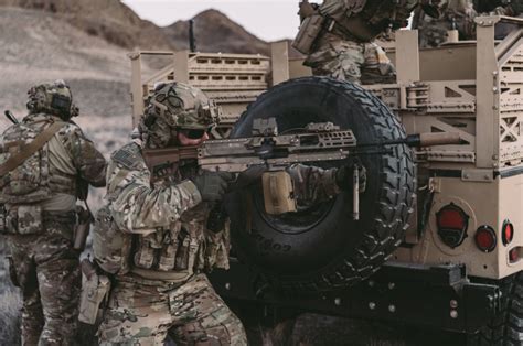 Hands On With The Armys New M7 Rifle And M250 Machine Gun