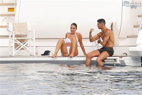 Georgina Rodriguez Cristiano Ronaldo Enjoy Their Romantic Getaway In The South Of France
