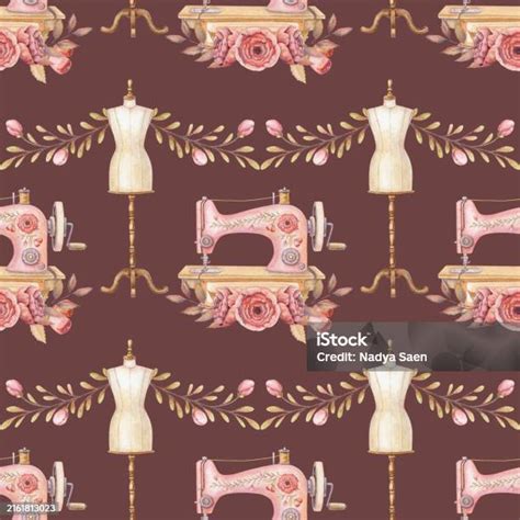마네킹과 재봉틀 Seamless 패턴 와 꽃 와 어두운 적갈색 배경 분홍색과 베이지 색 손으로 그린 수채화 바느질 키트 패브릭 및 종이 디자인에 대 한 빈티지 스타일의 꽃
