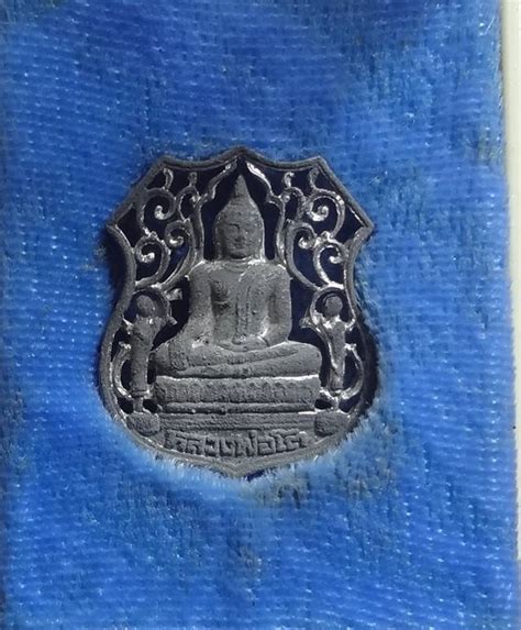 เหรียญอาร์มฉลุ หลวงพ่อโตวัดพนัญเชิง อยุธยา รุ่นฉลอง 678 ปี หลวงพ่อโต ออกปี 2545 Id