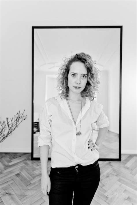 Aboutivorylaramariagraefen Ludewig Consultung