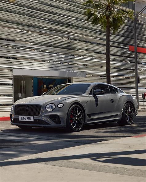 벤틀리 서울 ⠀ 벤틀리모터스는 올 한해 10개의 상을 수상하며 뜻깊은 2023년을 보냈습니다 ⠀ 컨티넨탈 Gt는 롭 리포트가 주관하는 올해의 자동차와 최고의