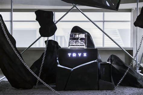 Tryx Unveils Revolutionary L Shaped Oled Screen Aio Cooler