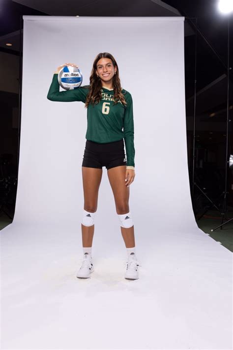 Amanda Dewitt Right Side Hitter Outside Hitter Usf Bulls Nil